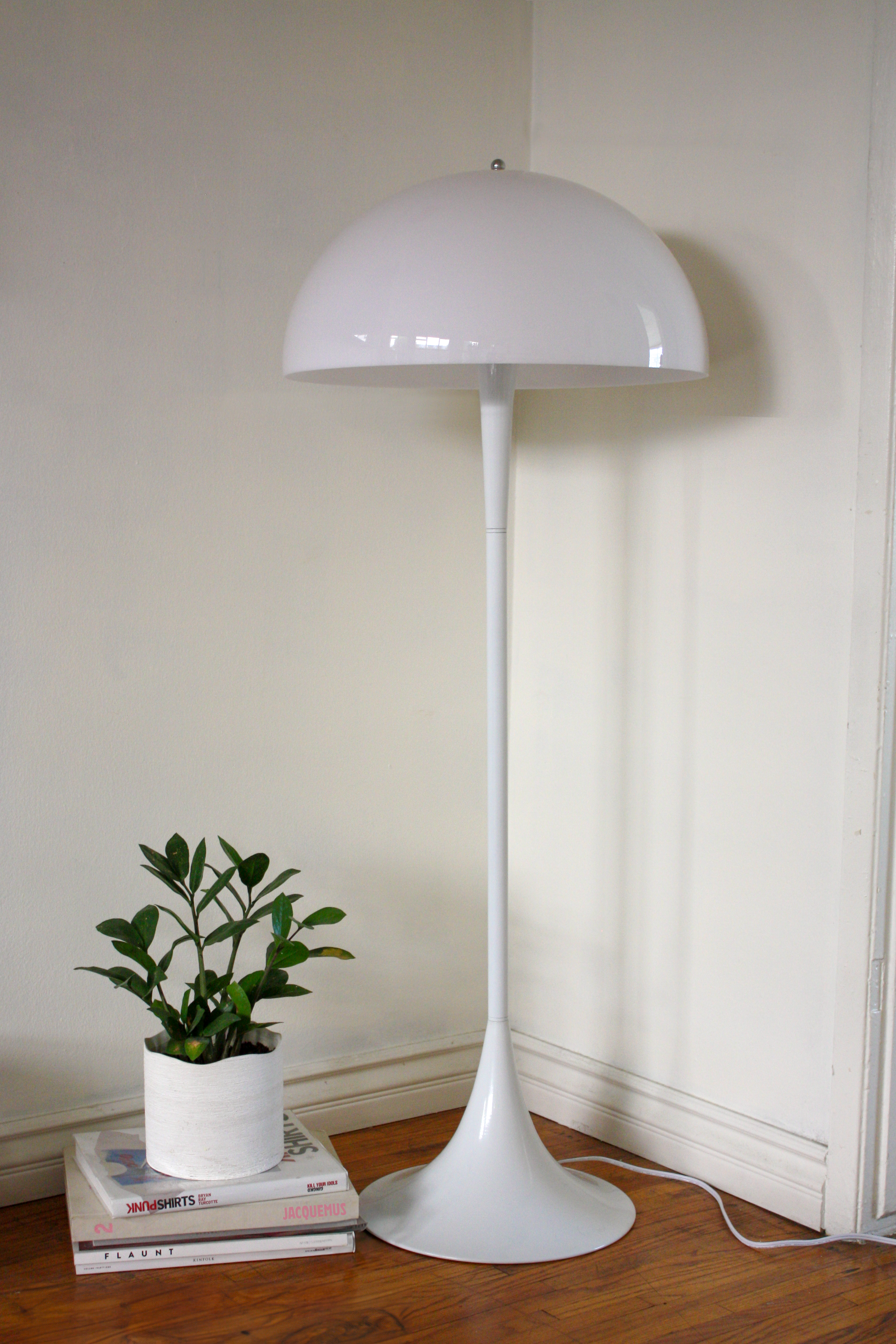 Bell Floor Lamp – Dupe
